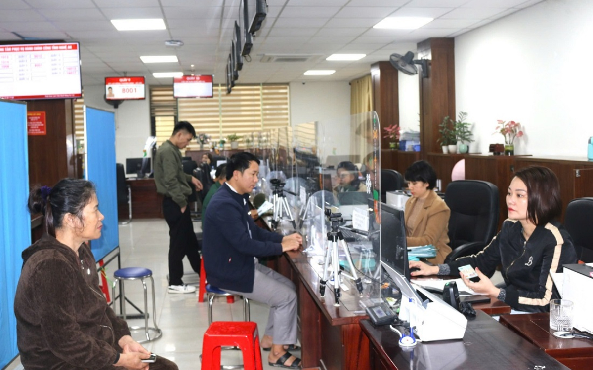 Từ 01/3/2025, người dân đổi, cấp lại giấy phép lái xe trực tiếp tại ...