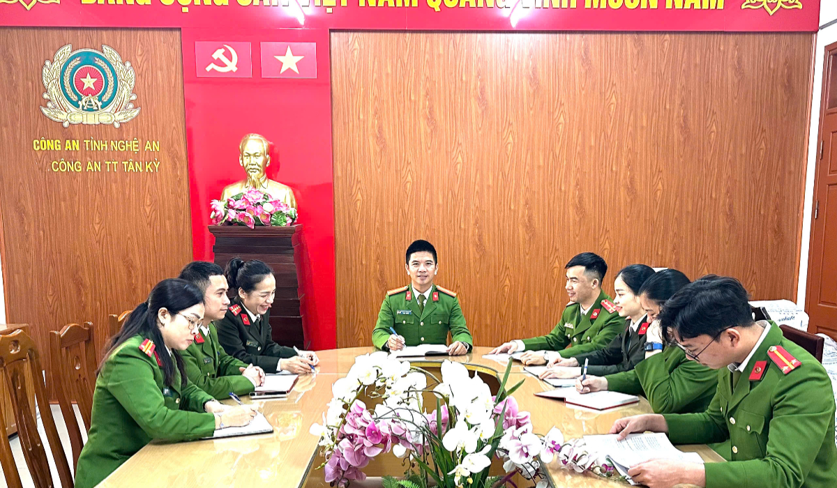 Công an địa phương thuyết phục, nhiều trường hợp từ bỏ ý định tự tử ...