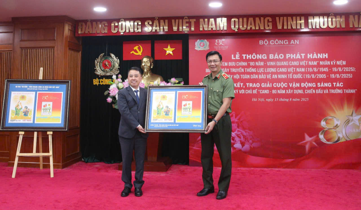 Phát hành bộ tem bưu chính chủ đề "80 năm - Vinh quang Công an nhân dân ...